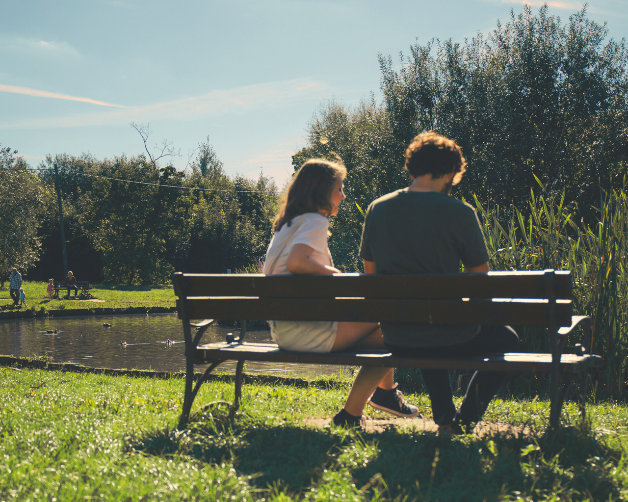 2017-10-27-park-bench-couple-conversation - Reach10 2017-10-27-park-bench-couple-conversation - Reach10